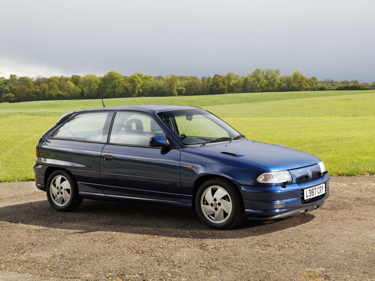 Vauxhall Astra Mk III CC 1.8i (90 Hp) Automatic